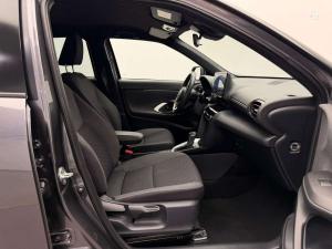 Pelēks Toyota Yaris Cross 2022 Panevēža, ar dzinēja tilpumu 1.49 L un nobraukumu 54 tūkst. km par 21990 €, foto 16 vietnē AUTOMOTO.COM.LV
