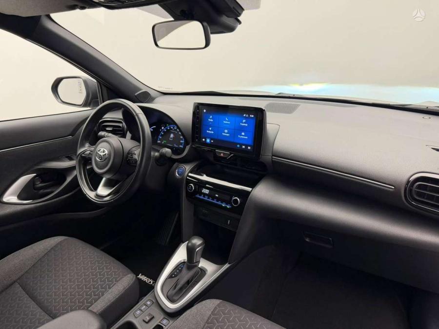 Pelēks Toyota Yaris Cross 2022 Panevēža, ar dzinēja tilpumu 1.49 L un nobraukumu 54 tūkst. km par 21990 €, foto 18 vietnē AUTOMOTO.COM.LV