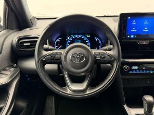 Pelēks Toyota Yaris Cross 2022 Panevēža, ar dzinēja tilpumu 1.49 L un nobraukumu 54 tūkst. km par 21990 €, foto 20 vietnē AUTOMOTO.COM.LV