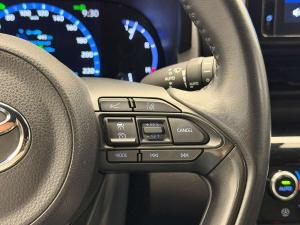 Pelēks Toyota Yaris Cross 2022 Panevēža, ar dzinēja tilpumu 1.49 L un nobraukumu 54 tūkst. km par 21990 €, foto 22 vietnē AUTOMOTO.COM.LV