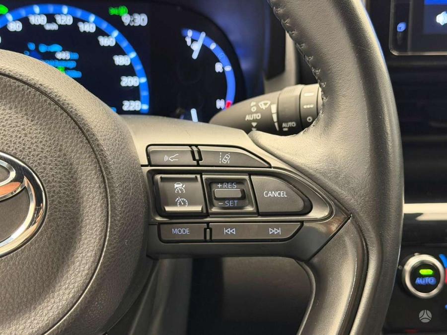 Pelēks Toyota Yaris Cross 2022 Panevēža, ar dzinēja tilpumu 1.49 L un nobraukumu 54 tūkst. km par 21990 €, foto 22 vietnē AUTOMOTO.COM.LV