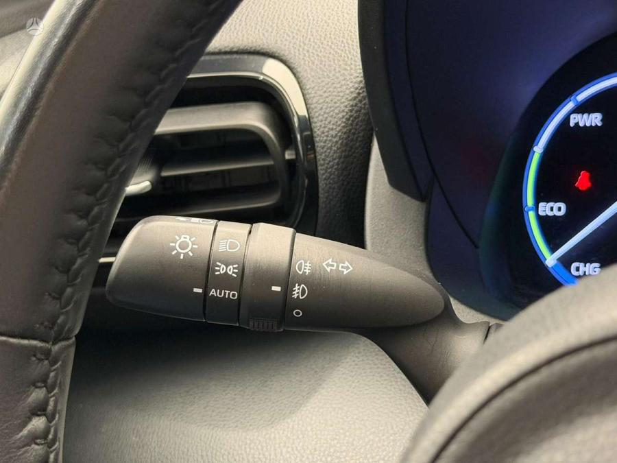 Pelēks Toyota Yaris Cross 2022 Panevēža, ar dzinēja tilpumu 1.49 L un nobraukumu 54 tūkst. km par 21990 €, foto 23 vietnē AUTOMOTO.COM.LV
