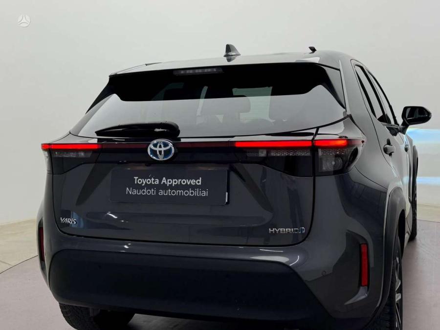 Pelēks Toyota Yaris Cross 2022 Panevēža, ar dzinēja tilpumu 1.49 L un nobraukumu 54 tūkst. km par 21990 €, foto 38 vietnē AUTOMOTO.COM.LV