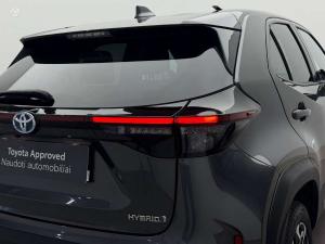 Pelēks Toyota Yaris Cross 2022 Panevēža, ar dzinēja tilpumu 1.49 L un nobraukumu 54 tūkst. km par 21990 €, foto 39 vietnē AUTOMOTO.COM.LV