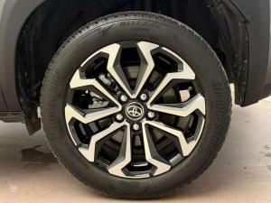 Pelēks Toyota Yaris Cross 2022 Panevēža, ar dzinēja tilpumu 1.49 L un nobraukumu 54 tūkst. km par 21990 €, foto 40 vietnē AUTOMOTO.COM.LV