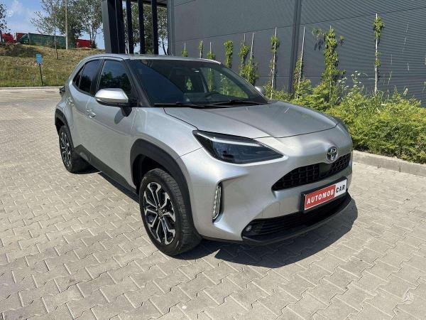 Серый Тойота Yaris Cross 2022 в Вильнюс, объемом двигателя 1.49 л и пробегом 99 тыс. км за 20950 €, фото 1 на AUTOMOTO.COM.LV