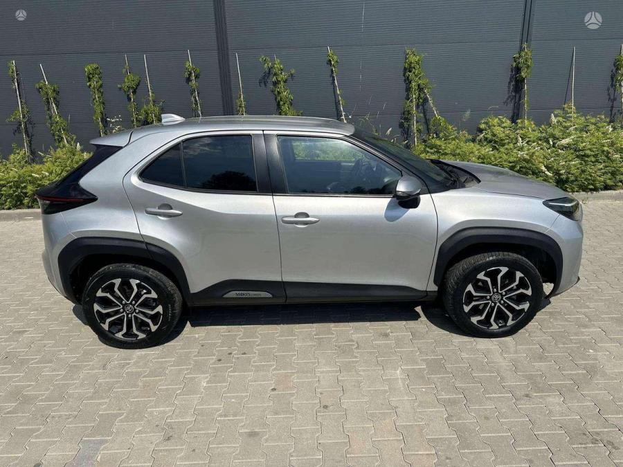 Pelēks Toyota Yaris Cross 2022 Viļņa, ar dzinēja tilpumu 1.49 L un nobraukumu 99 tūkst. km par 20950 €, foto 7 vietnē AUTOMOTO.COM.LV