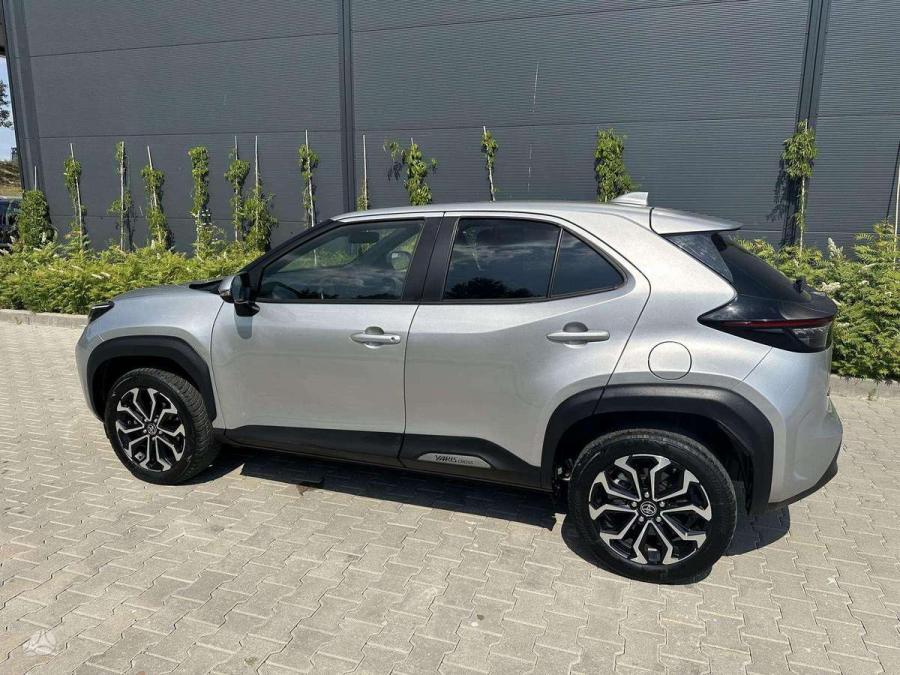 Pelēks Toyota Yaris Cross 2022 Viļņa, ar dzinēja tilpumu 1.49 L un nobraukumu 99 tūkst. km par 20950 €, foto 13 vietnē AUTOMOTO.COM.LV