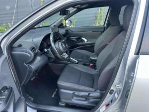 Pelēks Toyota Yaris Cross 2022 Viļņa, ar dzinēja tilpumu 1.49 L un nobraukumu 99 tūkst. km par 20950 €, foto 17 vietnē AUTOMOTO.COM.LV