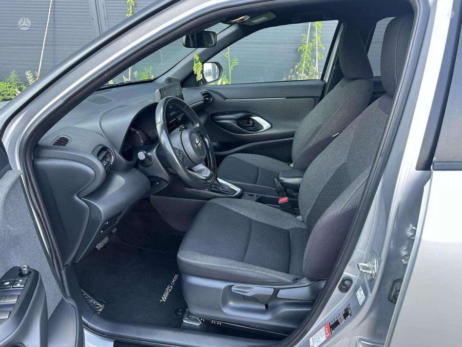 Pelēks Toyota Yaris Cross 2022 Viļņa, ar dzinēja tilpumu 1.49 L un nobraukumu 99 tūkst. km par 20950 €, foto 17 vietnē AUTOMOTO.COM.LV