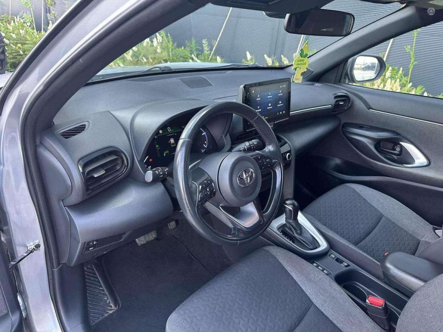 Pelēks Toyota Yaris Cross 2022 Viļņa, ar dzinēja tilpumu 1.49 L un nobraukumu 99 tūkst. km par 20950 €, foto 18 vietnē AUTOMOTO.COM.LV