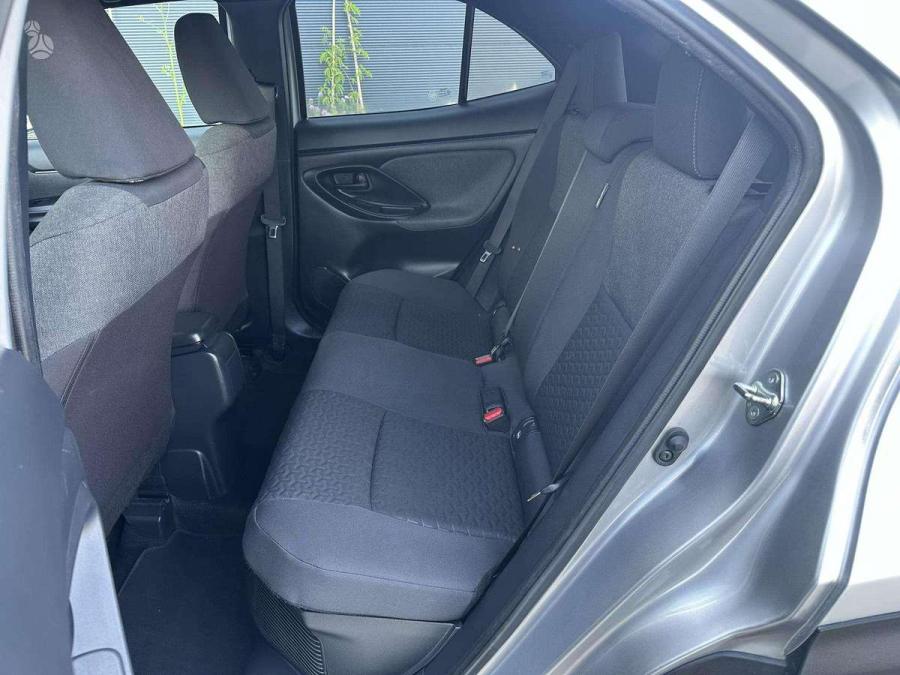 Pelēks Toyota Yaris Cross 2022 Viļņa, ar dzinēja tilpumu 1.49 L un nobraukumu 99 tūkst. km par 20950 €, foto 27 vietnē AUTOMOTO.COM.LV