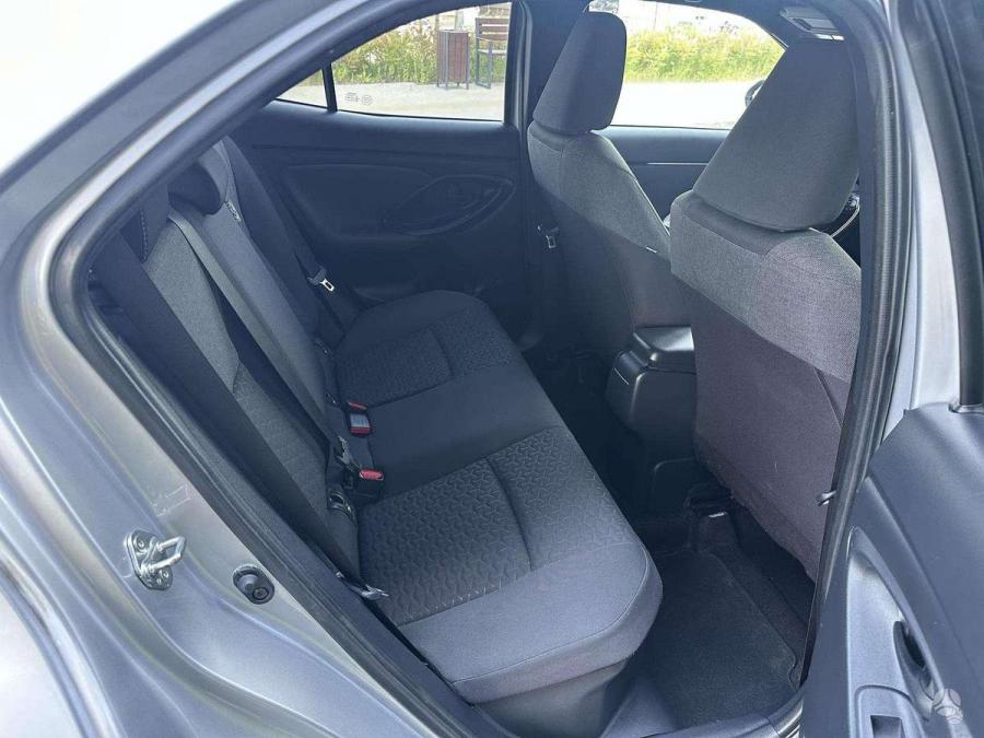 Pelēks Toyota Yaris Cross 2022 Viļņa, ar dzinēja tilpumu 1.49 L un nobraukumu 99 tūkst. km par 20950 €, foto 28 vietnē AUTOMOTO.COM.LV