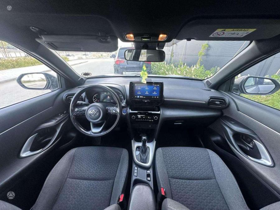 Pelēks Toyota Yaris Cross 2022 Viļņa, ar dzinēja tilpumu 1.49 L un nobraukumu 99 tūkst. km par 20950 €, foto 30 vietnē AUTOMOTO.COM.LV