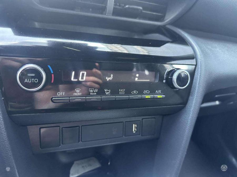 Pelēks Toyota Yaris Cross 2022 Viļņa, ar dzinēja tilpumu 1.49 L un nobraukumu 99 tūkst. km par 20950 €, foto 37 vietnē AUTOMOTO.COM.LV