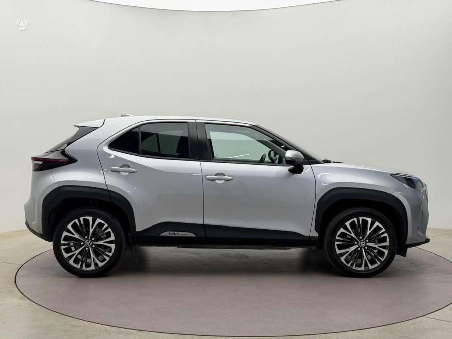 Pelēks Toyota Yaris Cross 2022 Panevēža, ar dzinēja tilpumu 1.49 L un nobraukumu 92 tūkst. km par 22990 €, foto 5 vietnē AUTOMOTO.COM.LV