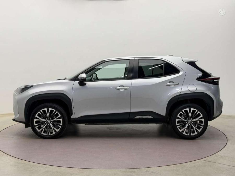 Pelēks Toyota Yaris Cross 2022 Panevēža, ar dzinēja tilpumu 1.49 L un nobraukumu 92 tūkst. km par 22990 €, foto 6 vietnē AUTOMOTO.COM.LV