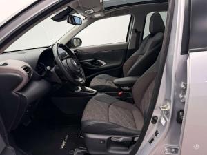 Pelēks Toyota Yaris Cross 2022 Panevēža, ar dzinēja tilpumu 1.49 L un nobraukumu 92 tūkst. km par 22990 €, foto 10 vietnē AUTOMOTO.COM.LV