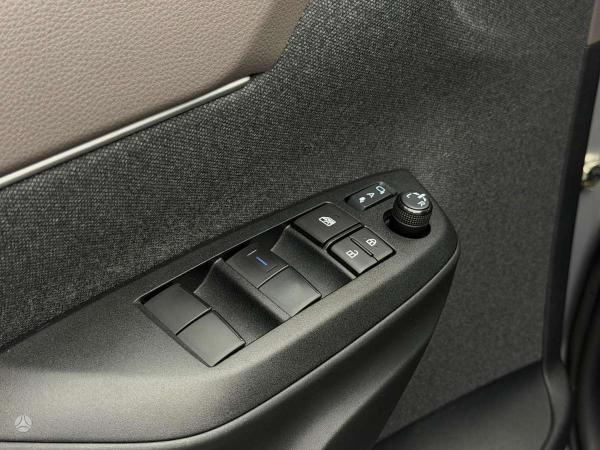 Pelēks Toyota Yaris Cross 2022 Panevēža, ar dzinēja tilpumu 1.49 L un nobraukumu 92 tūkst. km par 22990 €, foto 10 vietnē AUTOMOTO.COM.LV