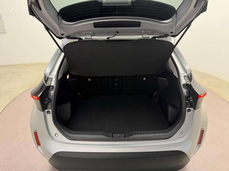 Pelēks Toyota Yaris Cross 2022 Panevēža, ar dzinēja tilpumu 1.49 L un nobraukumu 92 tūkst. km par 22990 €, foto 14 vietnē AUTOMOTO.COM.LV