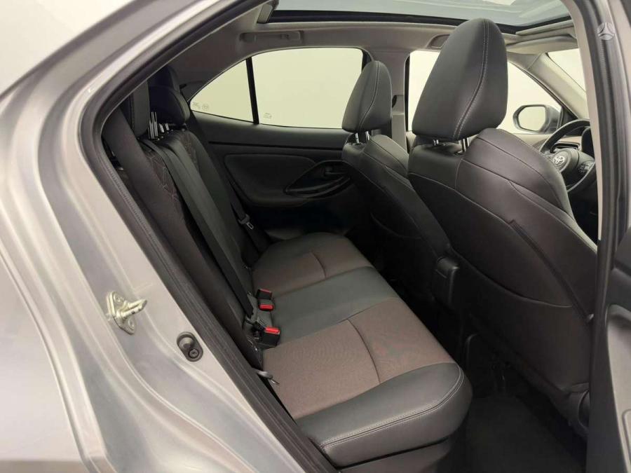 Pelēks Toyota Yaris Cross 2022 Panevēža, ar dzinēja tilpumu 1.49 L un nobraukumu 92 tūkst. km par 22990 €, foto 15 vietnē AUTOMOTO.COM.LV
