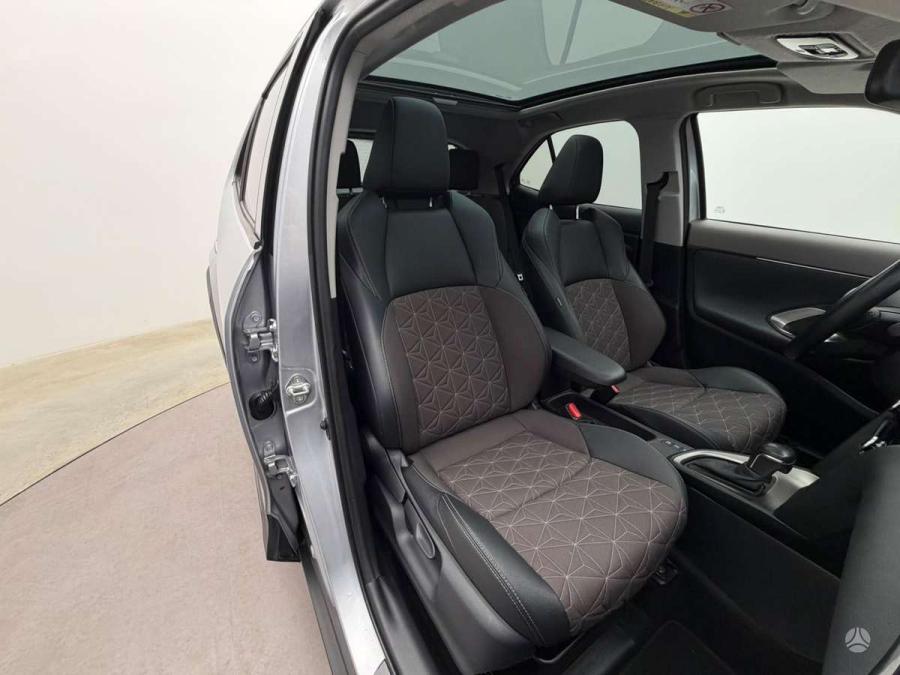 Pelēks Toyota Yaris Cross 2022 Panevēža, ar dzinēja tilpumu 1.49 L un nobraukumu 92 tūkst. km par 22990 €, foto 17 vietnē AUTOMOTO.COM.LV