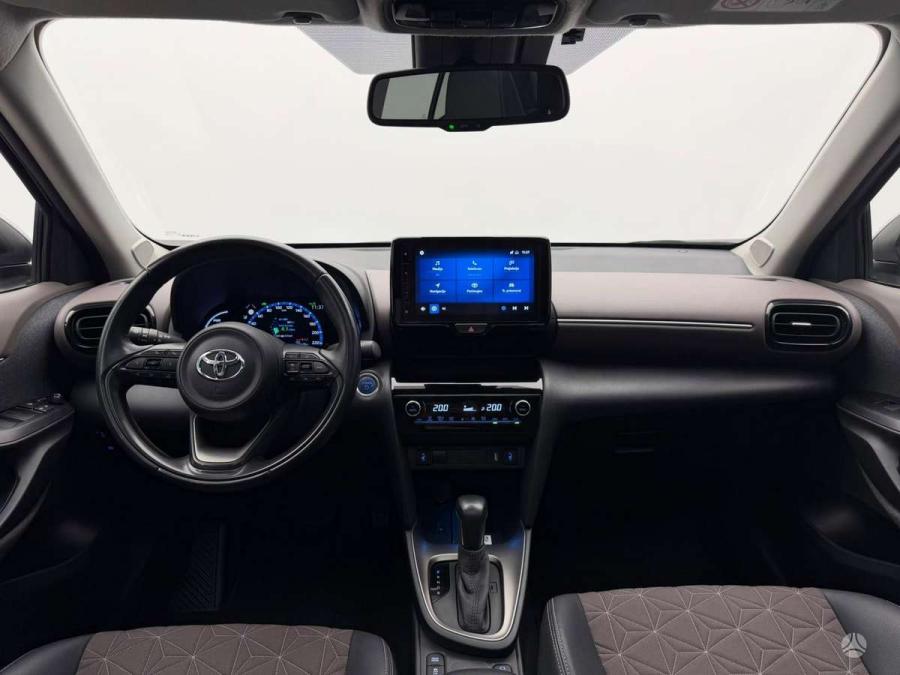 Pelēks Toyota Yaris Cross 2022 Panevēža, ar dzinēja tilpumu 1.49 L un nobraukumu 92 tūkst. km par 22990 €, foto 19 vietnē AUTOMOTO.COM.LV