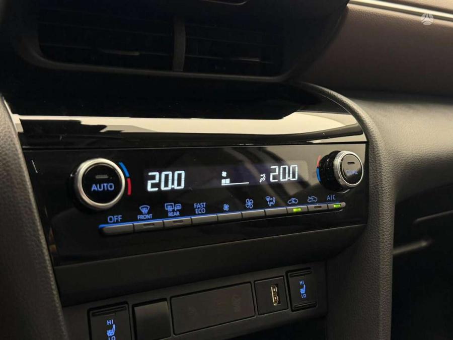 Pelēks Toyota Yaris Cross 2022 Panevēža, ar dzinēja tilpumu 1.49 L un nobraukumu 92 tūkst. km par 22990 €, foto 32 vietnē AUTOMOTO.COM.LV