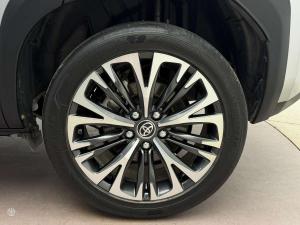 Pelēks Toyota Yaris Cross 2022 Panevēža, ar dzinēja tilpumu 1.49 L un nobraukumu 92 tūkst. km par 22990 €, foto 43 vietnē AUTOMOTO.COM.LV