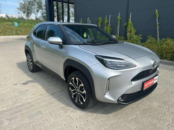 Серый Тойота Yaris Cross 2022 в Вильнюс, объемом двигателя 1.49 л и пробегом 99 тыс. км за 20950 €, фото 3 на AUTOMOTO.COM.LV