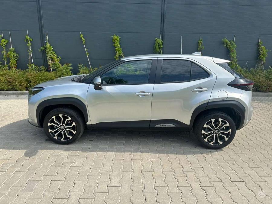 Pelēks Toyota Yaris Cross 2022 Viļņa, ar dzinēja tilpumu 1.49 L un nobraukumu 99 tūkst. km par 20950 €, foto 13 vietnē AUTOMOTO.COM.LV