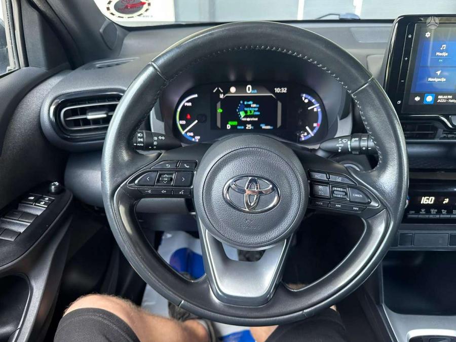 Pelēks Toyota Yaris Cross 2022 Viļņa, ar dzinēja tilpumu 1.49 L un nobraukumu 99 tūkst. km par 20950 €, foto 17 vietnē AUTOMOTO.COM.LV