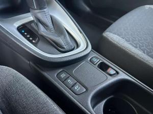 Pelēks Toyota Yaris Cross 2022 Viļņa, ar dzinēja tilpumu 1.49 L un nobraukumu 99 tūkst. km par 20950 €, foto 24 vietnē AUTOMOTO.COM.LV