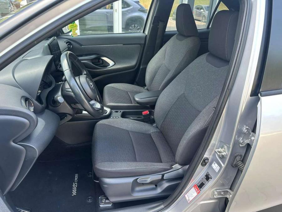 Pelēks Toyota Yaris Cross 2022 Viļņa, ar dzinēja tilpumu 1.49 L un nobraukumu 99 tūkst. km par 20950 €, foto 26 vietnē AUTOMOTO.COM.LV