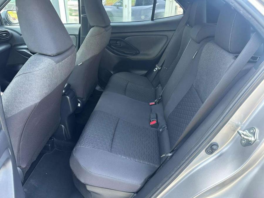 Pelēks Toyota Yaris Cross 2022 Viļņa, ar dzinēja tilpumu 1.49 L un nobraukumu 99 tūkst. km par 20950 €, foto 29 vietnē AUTOMOTO.COM.LV