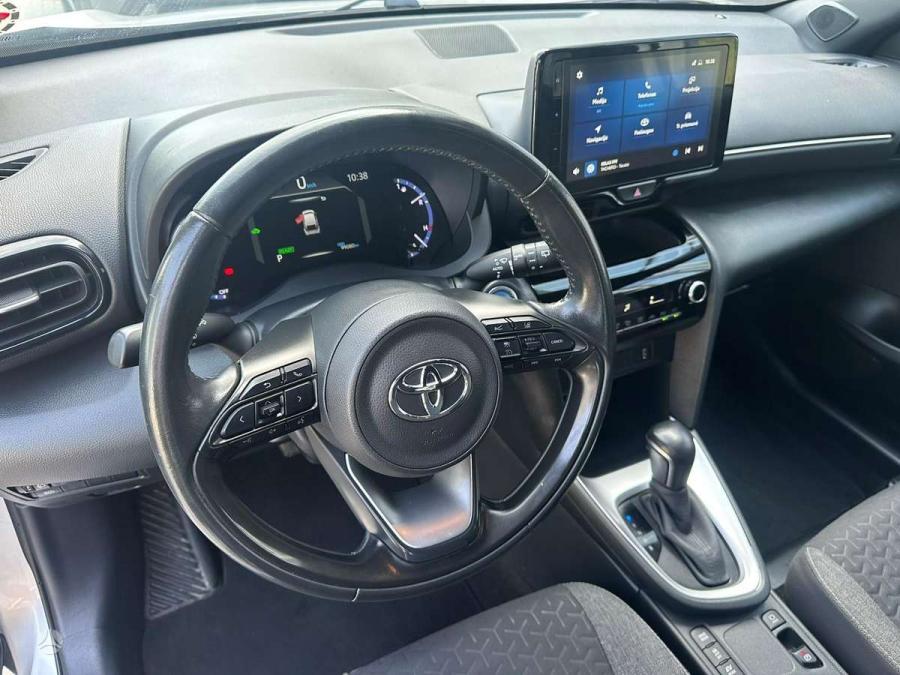 Pelēks Toyota Yaris Cross 2022 Viļņa, ar dzinēja tilpumu 1.49 L un nobraukumu 99 tūkst. km par 20950 €, foto 30 vietnē AUTOMOTO.COM.LV