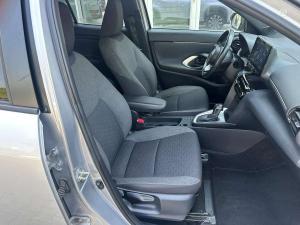 Pelēks Toyota Yaris Cross 2022 Viļņa, ar dzinēja tilpumu 1.49 L un nobraukumu 99 tūkst. km par 20950 €, foto 32 vietnē AUTOMOTO.COM.LV