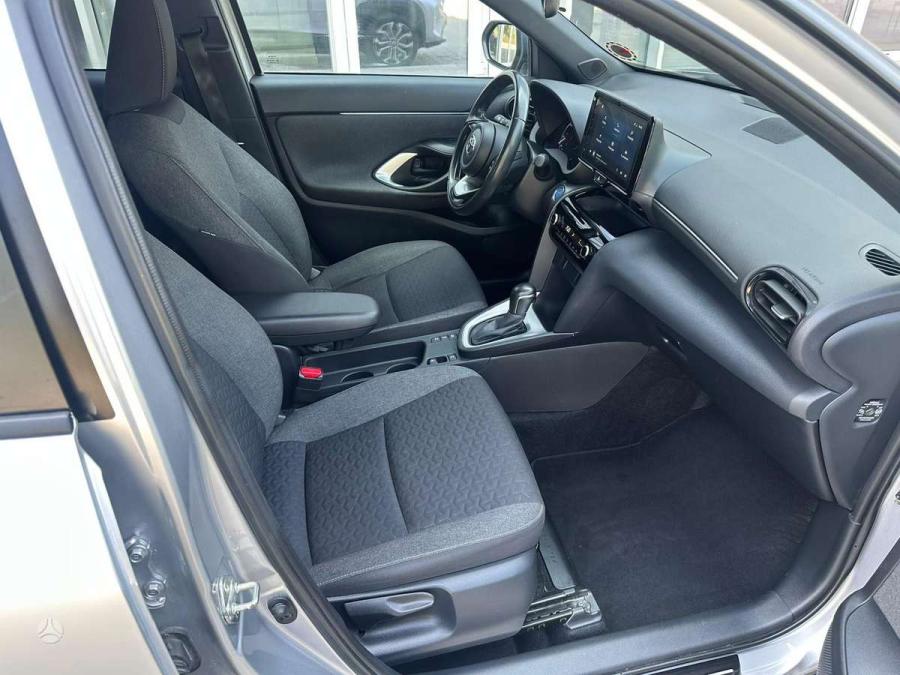 Pelēks Toyota Yaris Cross 2022 Viļņa, ar dzinēja tilpumu 1.49 L un nobraukumu 99 tūkst. km par 20950 €, foto 37 vietnē AUTOMOTO.COM.LV