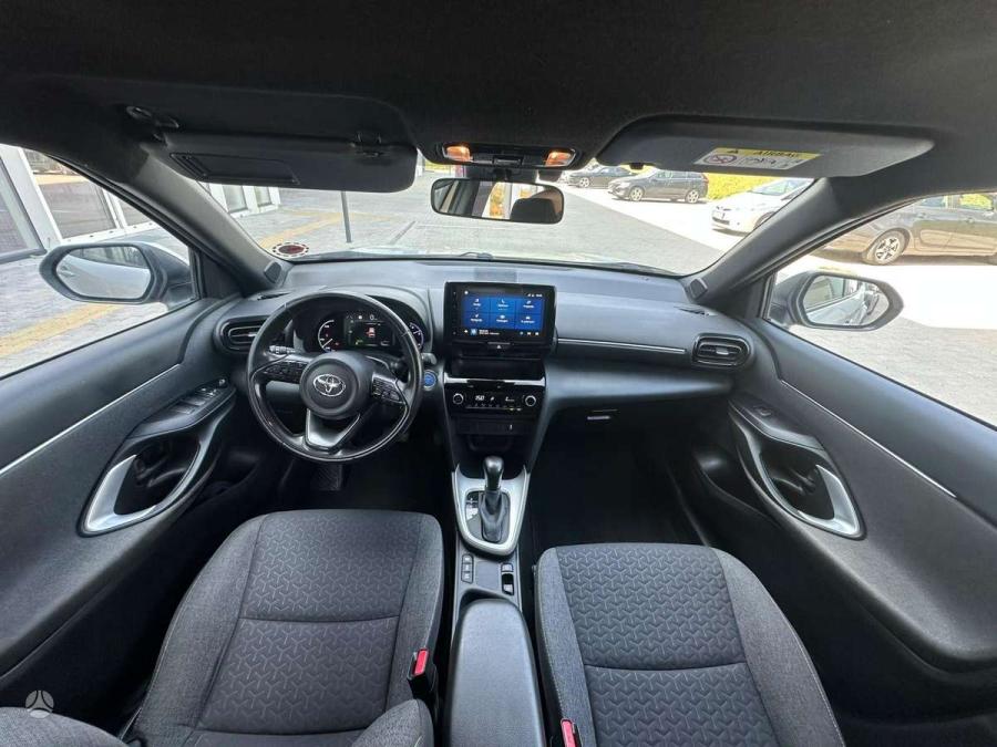 Pelēks Toyota Yaris Cross 2022 Viļņa, ar dzinēja tilpumu 1.49 L un nobraukumu 99 tūkst. km par 20950 €, foto 38 vietnē AUTOMOTO.COM.LV