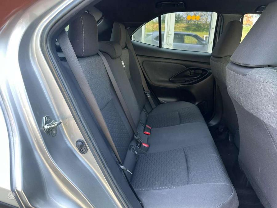 Pelēks Toyota Yaris Cross 2022 Viļņa, ar dzinēja tilpumu 1.49 L un nobraukumu 99 tūkst. km par 20950 €, foto 39 vietnē AUTOMOTO.COM.LV