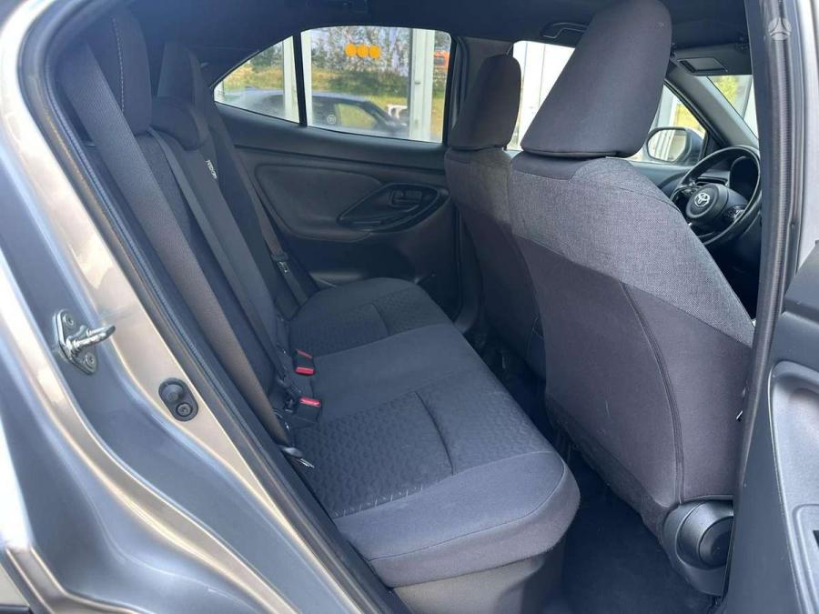 Pelēks Toyota Yaris Cross 2022 Viļņa, ar dzinēja tilpumu 1.49 L un nobraukumu 99 tūkst. km par 20950 €, foto 40 vietnē AUTOMOTO.COM.LV