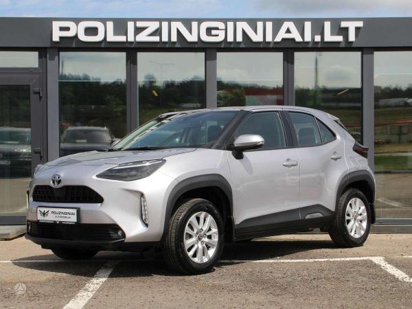 Grey Toyota Yaris Cross 2022 in Vilnius, with an engine capacity of 1.49 L and mileage of 23 thousand km for 20900 €, photo 1 on AUTOMOTO.COM.LV