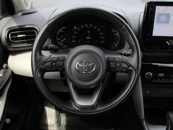 Grey Toyota Yaris Cross 2022 in Vilnius, with an engine capacity of 1.49 L and mileage of 23 thousand km for 20900 €, photo 5 on AUTOMOTO.COM.LV