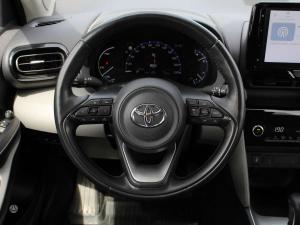 Серый Тойота Yaris Cross 2022 в Вильнюс, объемом двигателя 1.49 л и пробегом 23 тыс. км за 20900 €, фото 6 на AUTOMOTO.COM.LV