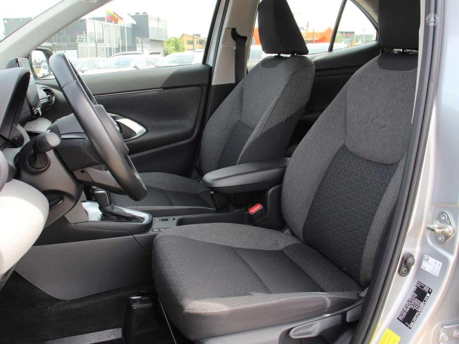 Серый Тойота Yaris Cross 2022 в Вильнюс, объемом двигателя 1.49 л и пробегом 23 тыс. км за 20900 €, фото 13 на AUTOMOTO.COM.LV