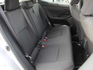 Серый Тойота Yaris Cross 2022 в Вильнюс, объемом двигателя 1.49 л и пробегом 23 тыс. км за 20900 €, фото 16 на AUTOMOTO.COM.LV