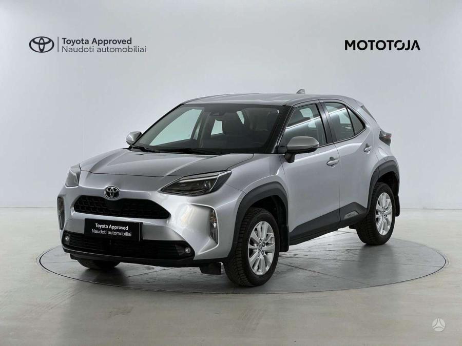 Серый Тойота Yaris Cross 2022 в Вильнюс, объемом двигателя 1.49 л и пробегом 94 тыс. км за 17900 €, фото 1 на AUTOMOTO.COM.LV