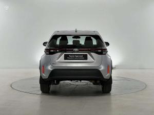 Серый Тойота Yaris Cross 2022 в Вильнюс, объемом двигателя 1.49 л и пробегом 94 тыс. км за 17900 €, фото 5 на AUTOMOTO.COM.LV