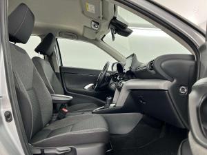 Серый Тойота Yaris Cross 2022 в Вильнюс, объемом двигателя 1.49 л и пробегом 94 тыс. км за 17900 €, фото 7 на AUTOMOTO.COM.LV