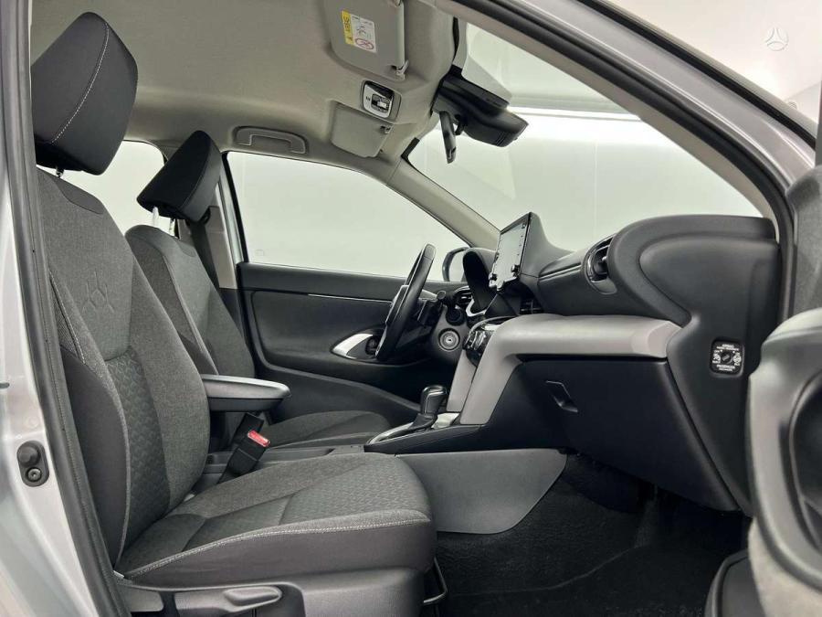 Серый Тойота Yaris Cross 2022 в Вильнюс, объемом двигателя 1.49 л и пробегом 94 тыс. км за 17900 €, фото 7 на AUTOMOTO.COM.LV